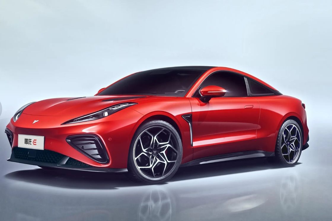 Four Wheel Drive 2024 EV Car Nezha GT Electric Car 580KM Sedan Sports